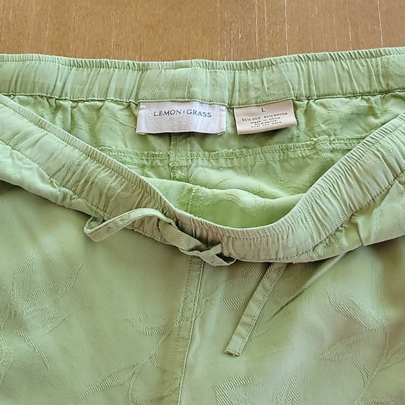 Lemon Grass | Pants & Jumpsuits | Lemon Grass Lightweight Capris | Poshmark